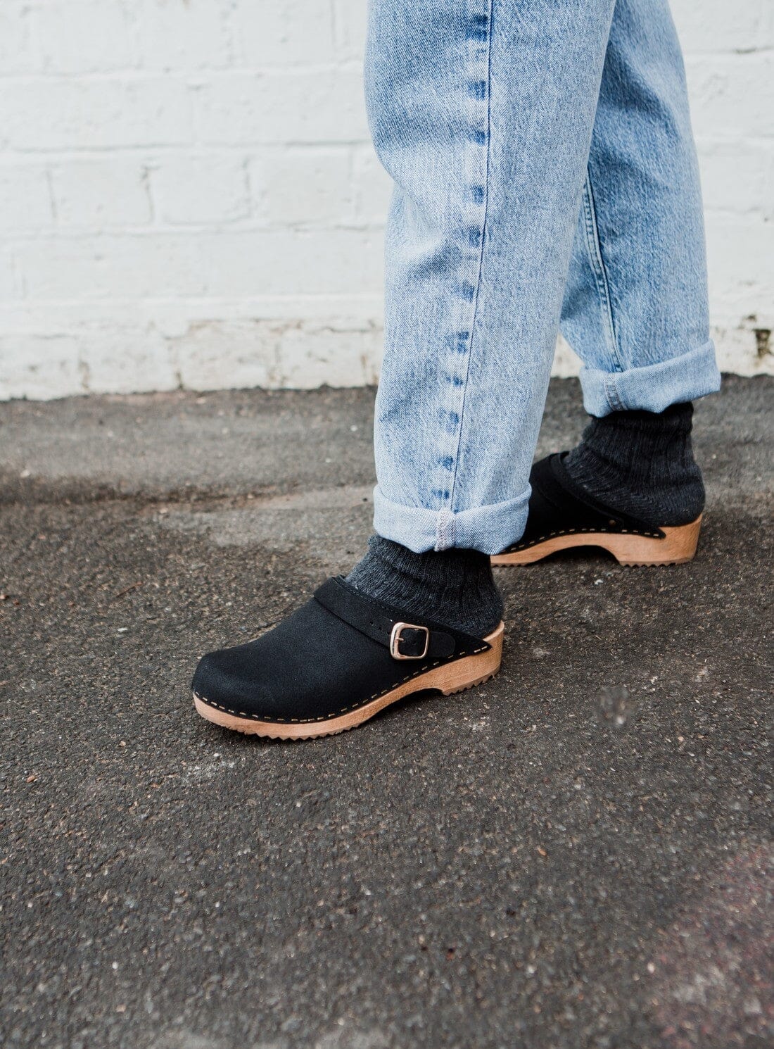 Low Klassisk Clog with Strap | KIT + CLOG | YBD Finds